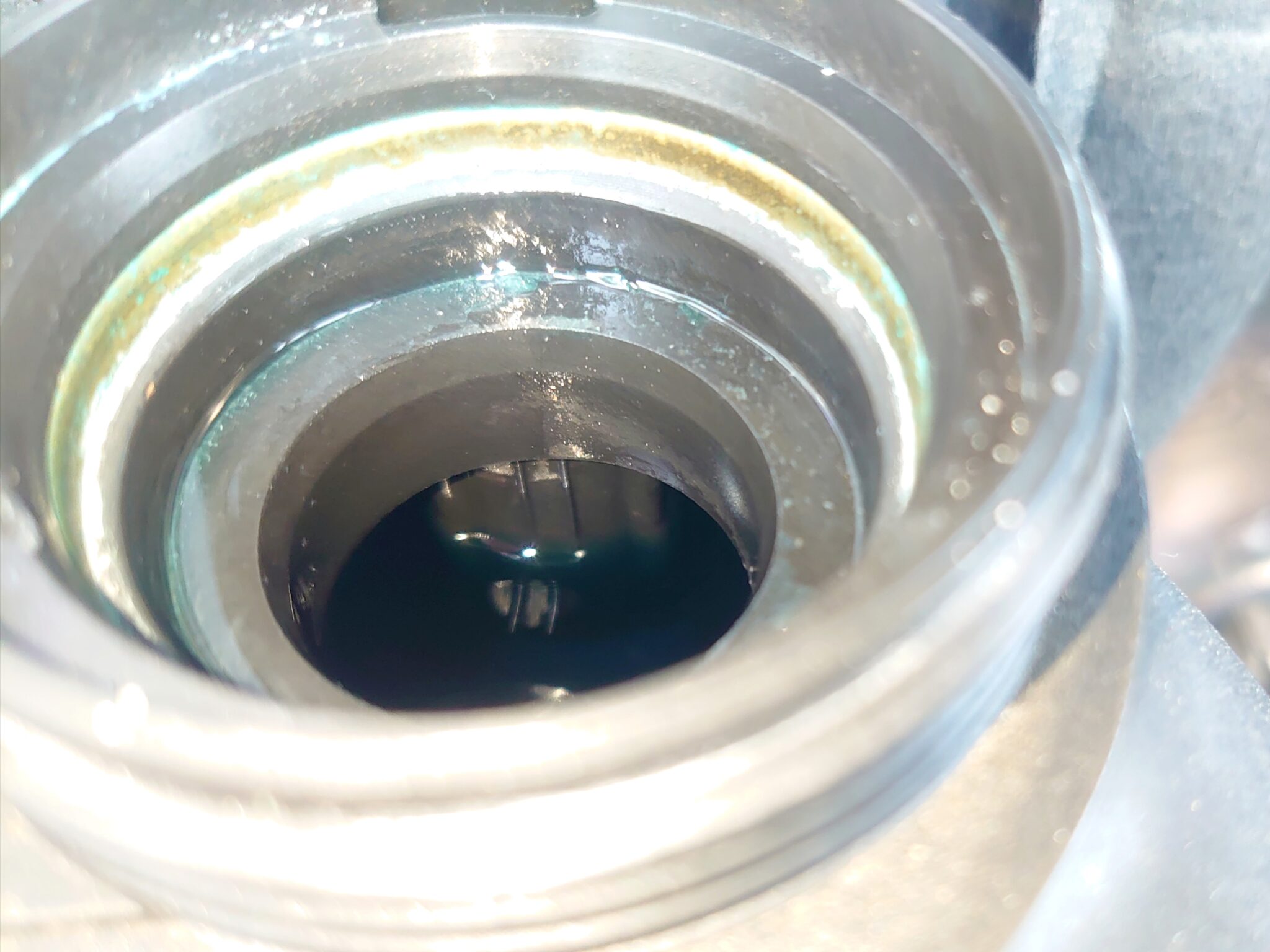 「冷却水を点検してください」の表示が出た時の対処法。冷却水の点検・補給・漏れの確認方法【メルセデス・ベンツEクラスクーペ(C207 ...